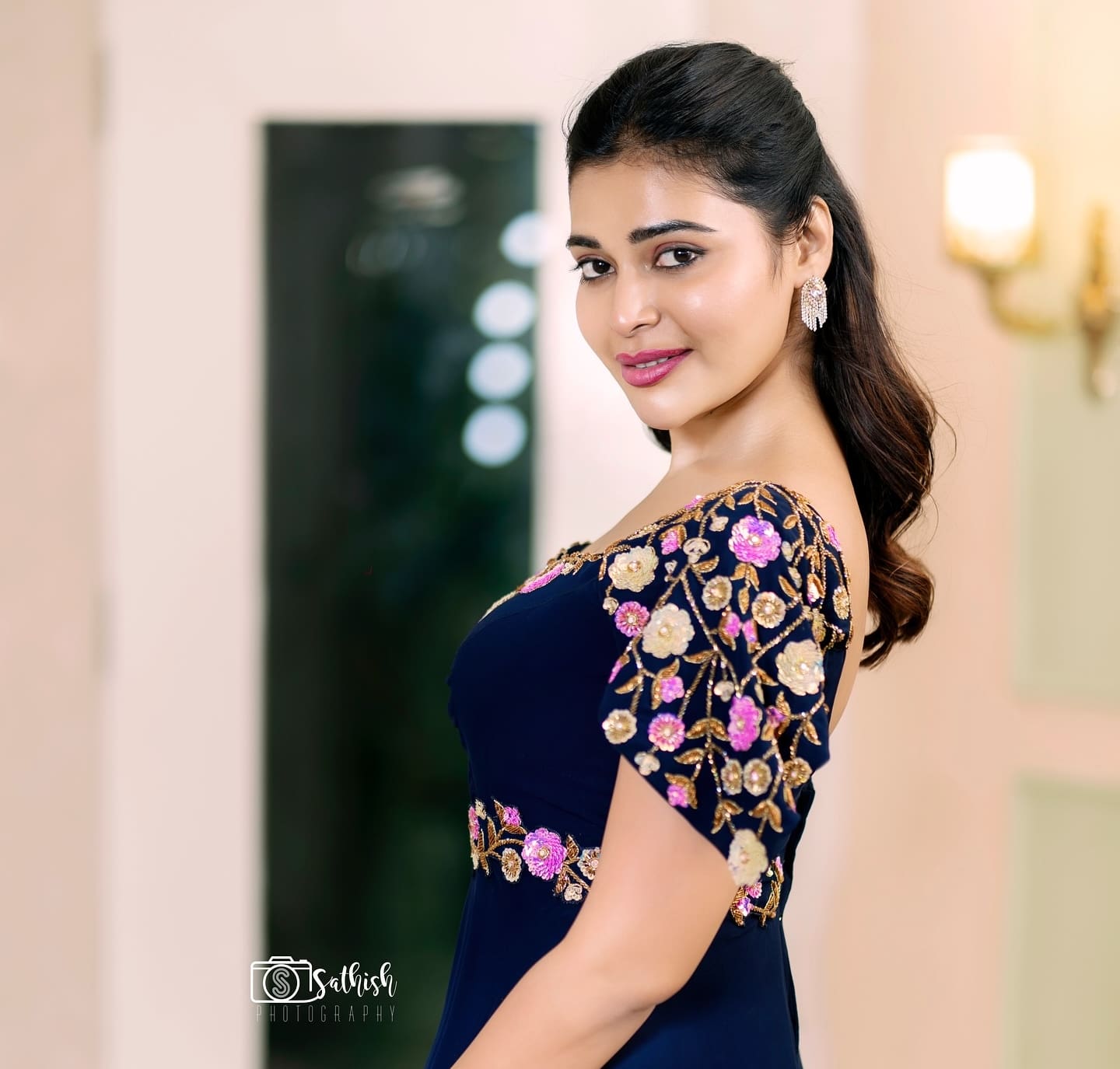 Bigg Boss 8 Tamil Elimination: Dharsha Guptha Eliminated from Bigg Boss ...