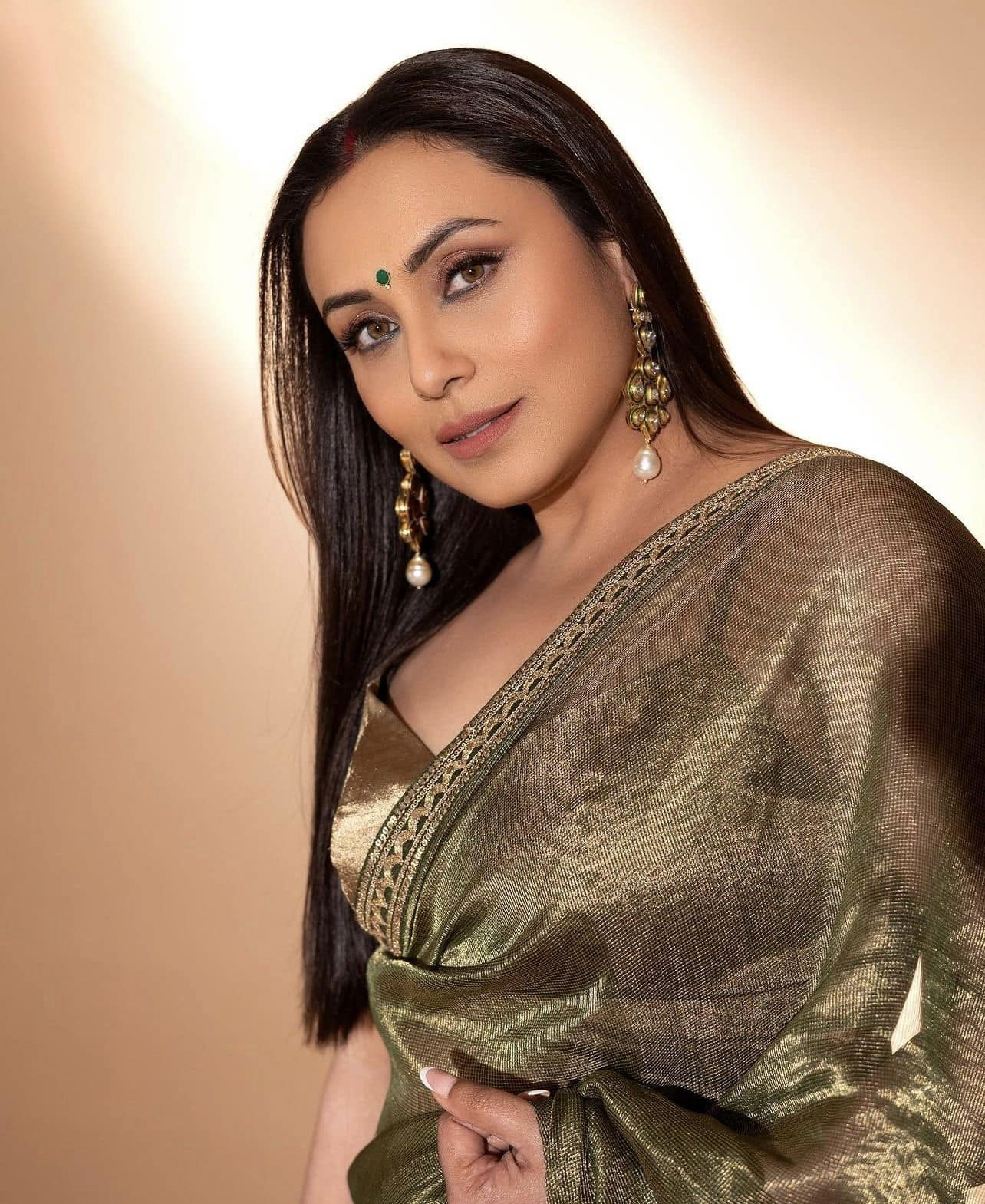 Rani Mukerji Wiki, Biography, Age, Height, Weight, Husband, Family, Net ...