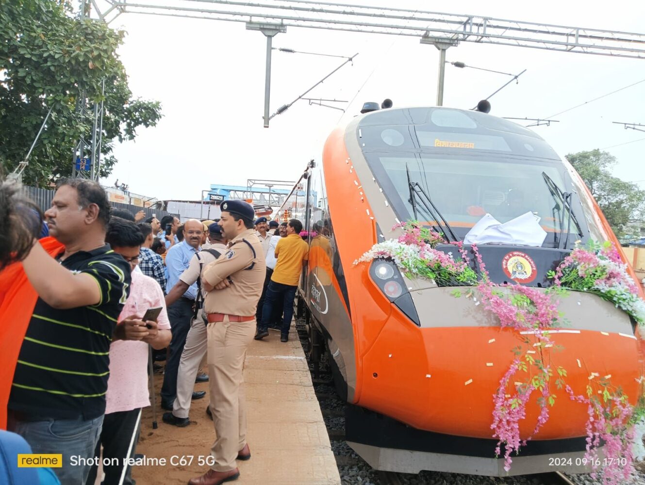 Vizag Durg Vande Bharat Express 20830 Train Timings, Halts, Stations ...