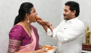 Roja Selvamani Biography, Age, Spouse, Family, Native, Political party ...