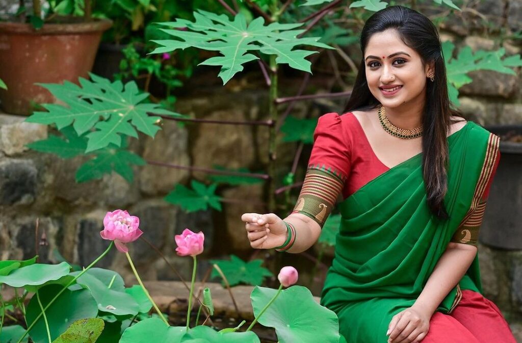 Swathy Nithyanand Biography, Age, Wedding, Husband, Family, Serials ...