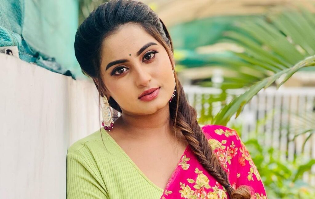 Tulasi Yerra Age, Husband, Family, Serials List, Movies List, Biography ...